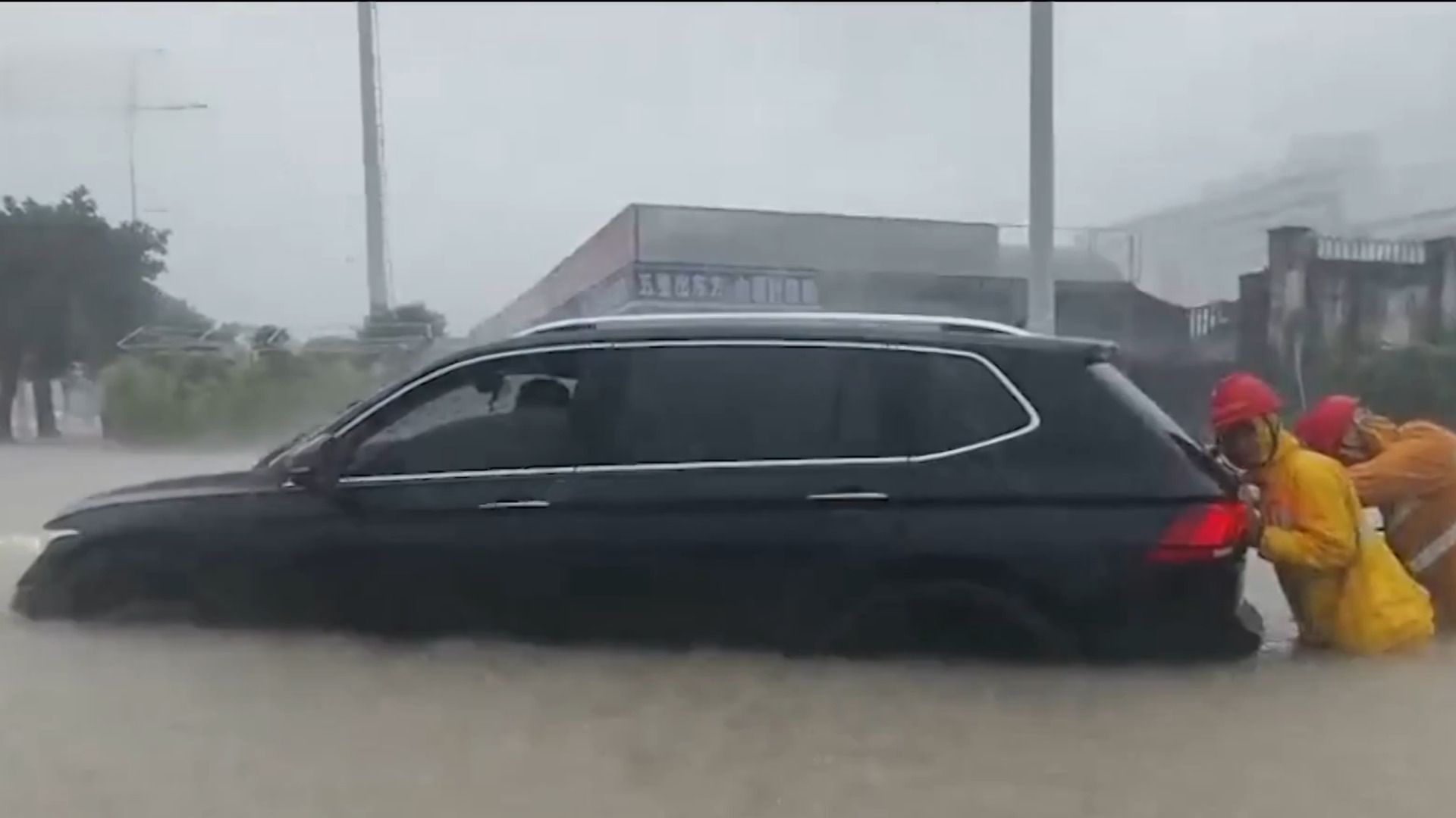 Typhoon Matmo intensifies in China's coast