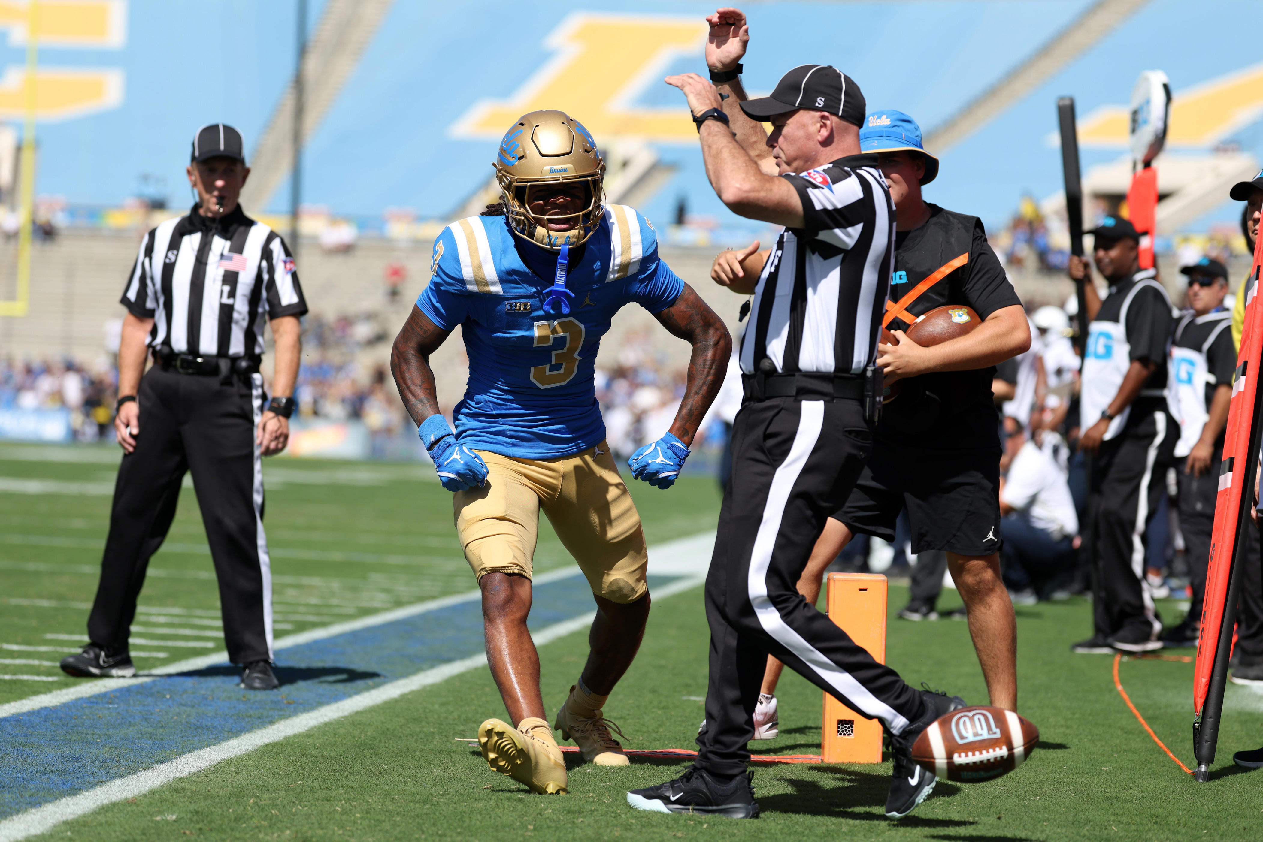 Bruins expected to hire ex-NFL receiver as new receiver coach