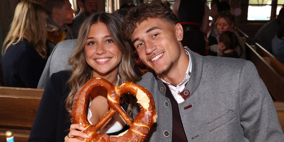 Scholl-Tochter und dieser Bayern-Star turteln im Liebesurlaub