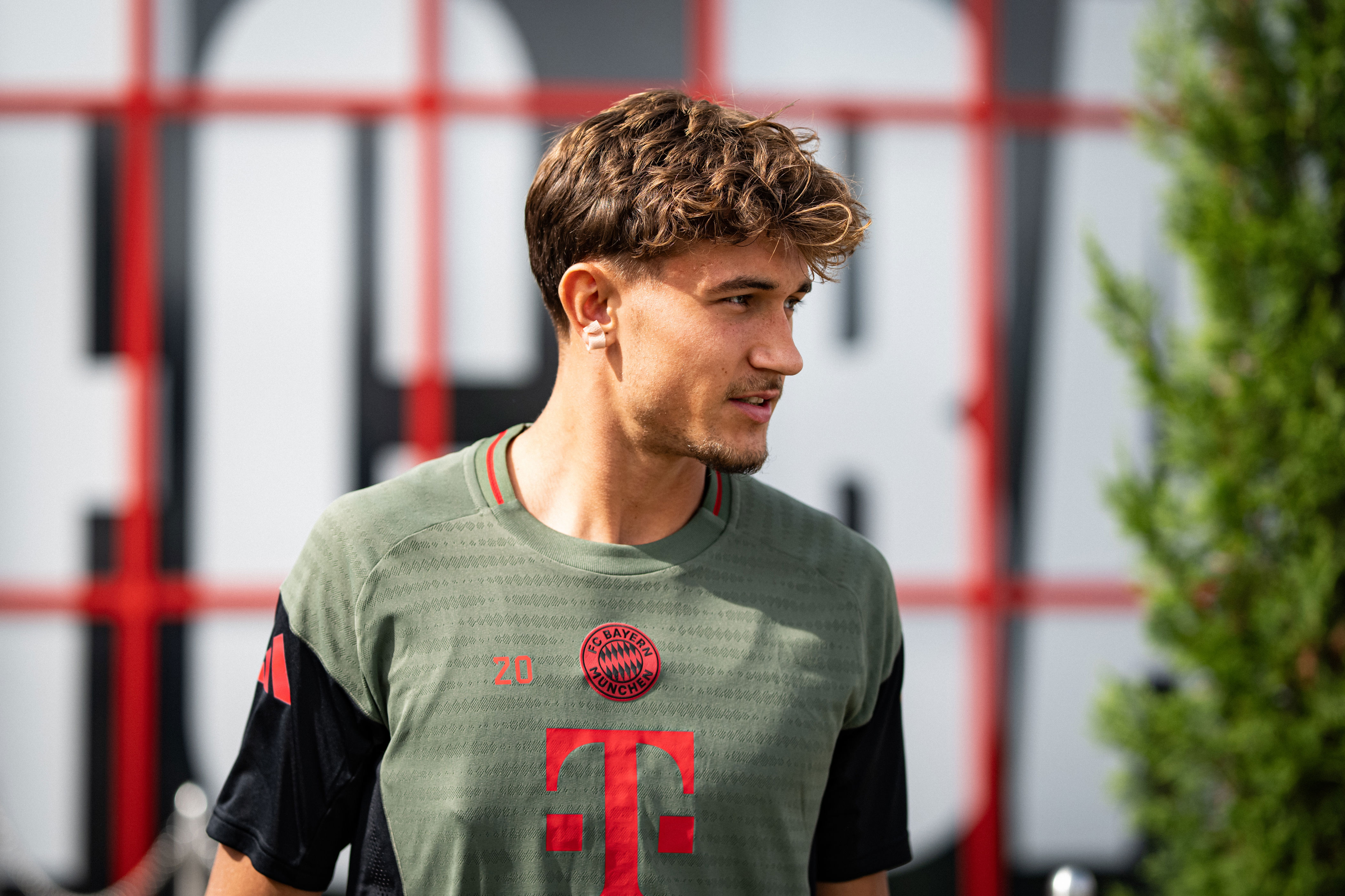 Bayern Munich midfielder Tom Bischof indifferent on whether he plays as ...