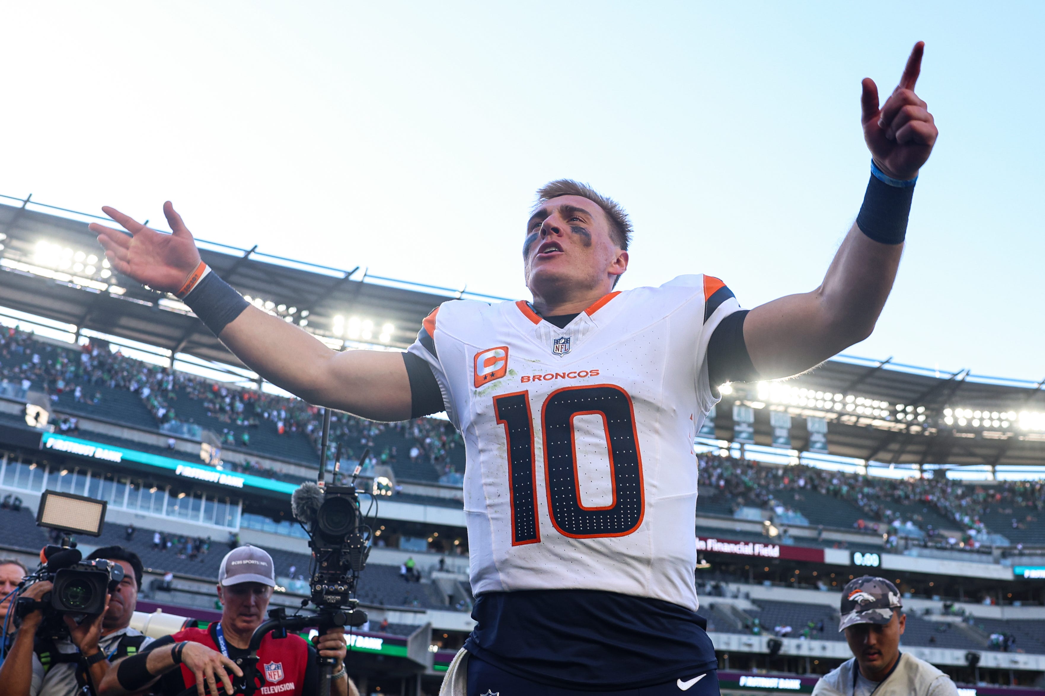 Why was Broncos' locker room so smoky after win over Eagles?