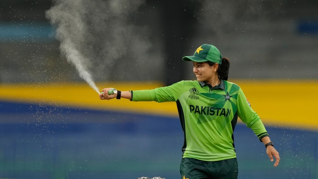 Pakistan captain Fatima Sana sprays pest control in IND vs PAK clash ...