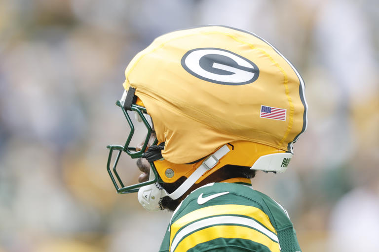 Some NFL players have larger helmets: Here’s why