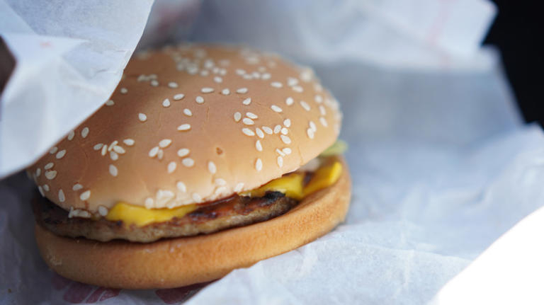 This Is The Cheapest Fast Food Burger You Can Get Right Now