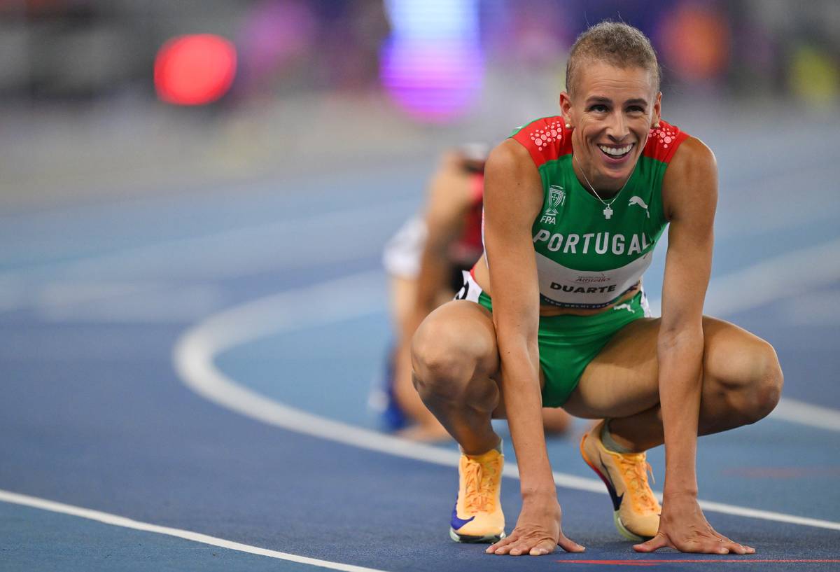Paralímpica Carolina Duarte sagra-se campeã mundial dos 400 metros T13