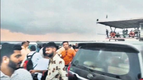 Overloaded ferry stranded near Virar jetty