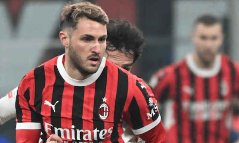 Santiago Bebote Giménez brilla, pero Milan cae y Napoli toma la punta