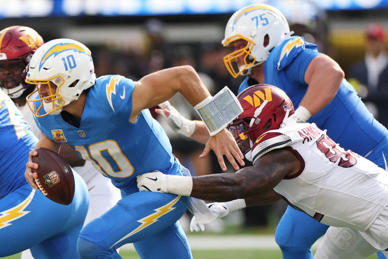 Commanders rally from 10-0 deficit with 27 straight points to beat ...