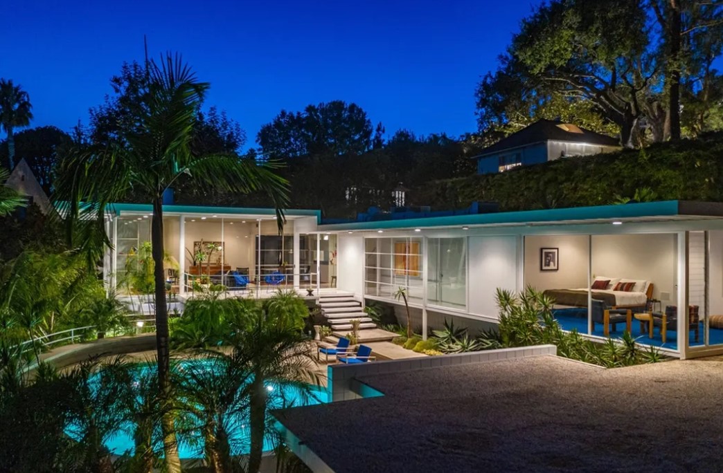 Austin Butler acquista la lussuosa villa di Brad Pitt a Los Angeles per ...