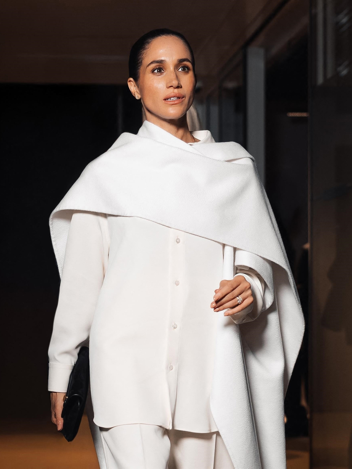 Meghan bị chỉ trích vì dự show thương hiệu vướng bê bối