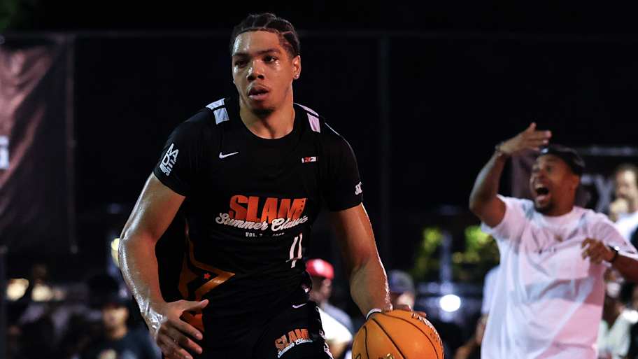 Kansas basketball addition Taylen Kinney tring to recruit top prospect ...