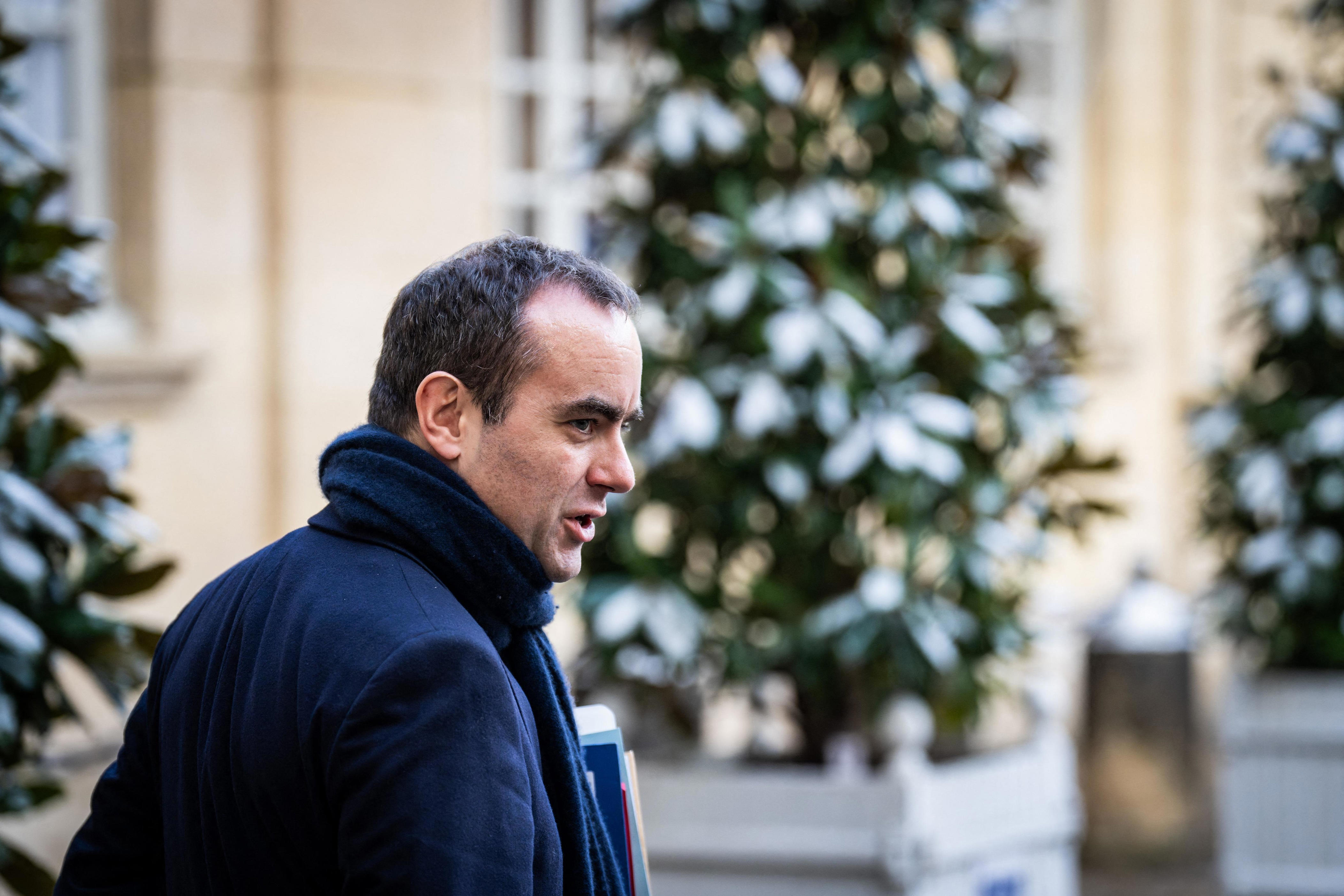 EN DIRECT - Macron accepte la démission de Lecornu, Bardella appelle à ...