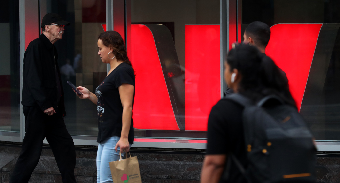 Westpac defies RBA 'holding pattern' with surprise interest rate offer ...