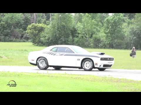 2016 Mopar Dodge Challenger Drag Pak 1er. burnout