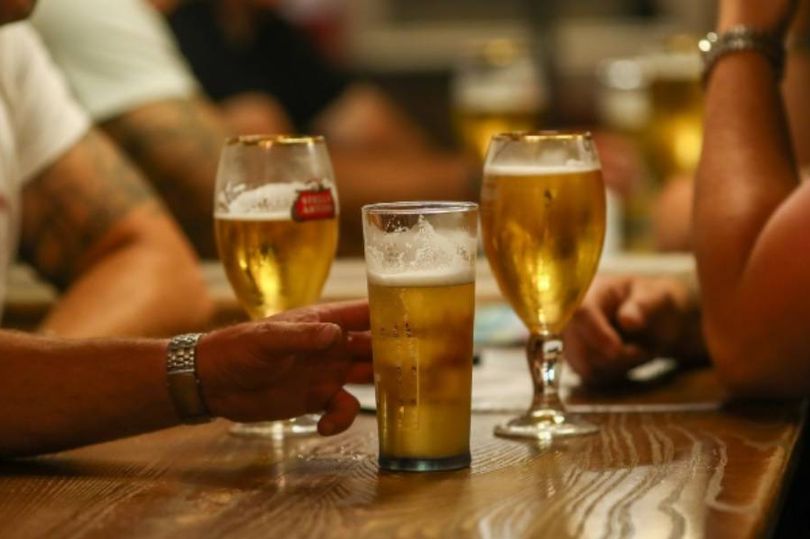 New two-hour rule change for UK pubs as later opening times considered