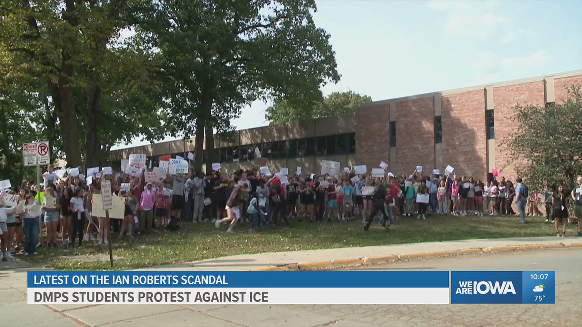 Des Moines students walk out of class in protest of Ian Roberts ...