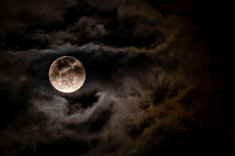 Full Moon October 2025: Exact Time, Best Viewing, and the Rare ...
