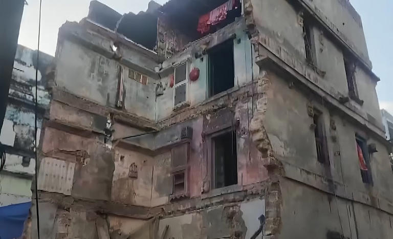 Three killed, two rescued as 80-year-old building collapses in Gujarat ...
