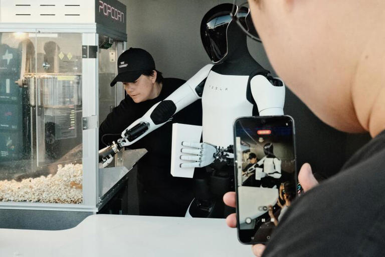 Hiltzik: Musk and other tech gurus say human-like robots are the next ...