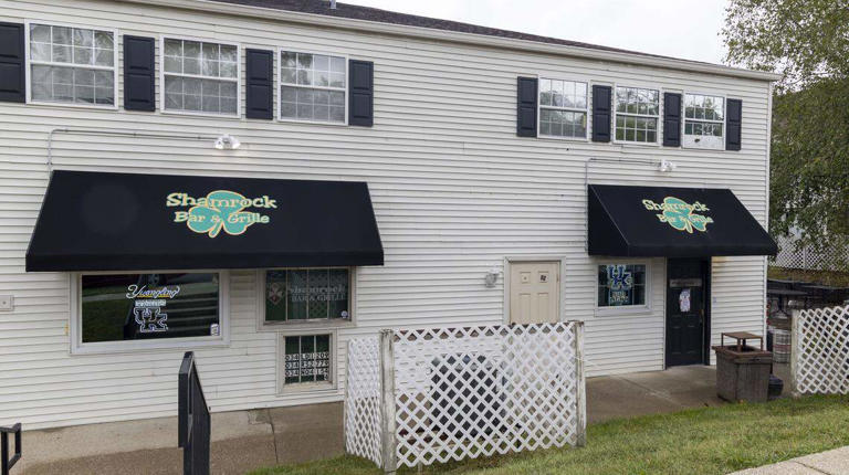 Who has the best burger in Lexington? For 40+ years, it's the O'Round
