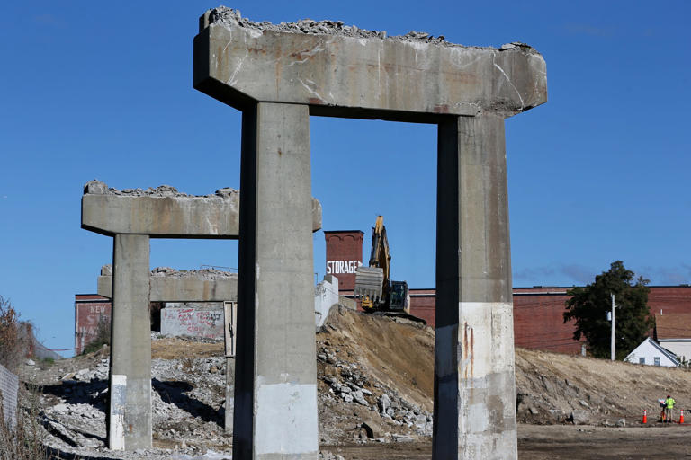 MassDOT starts monthlong I-195 viaduct demolition in New Bedford