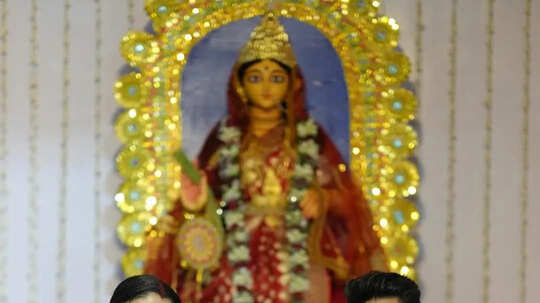 DYK Mahanayak Uttam Kumar's Lakshmi Puja Idol Was Modelled On His Wife ...
