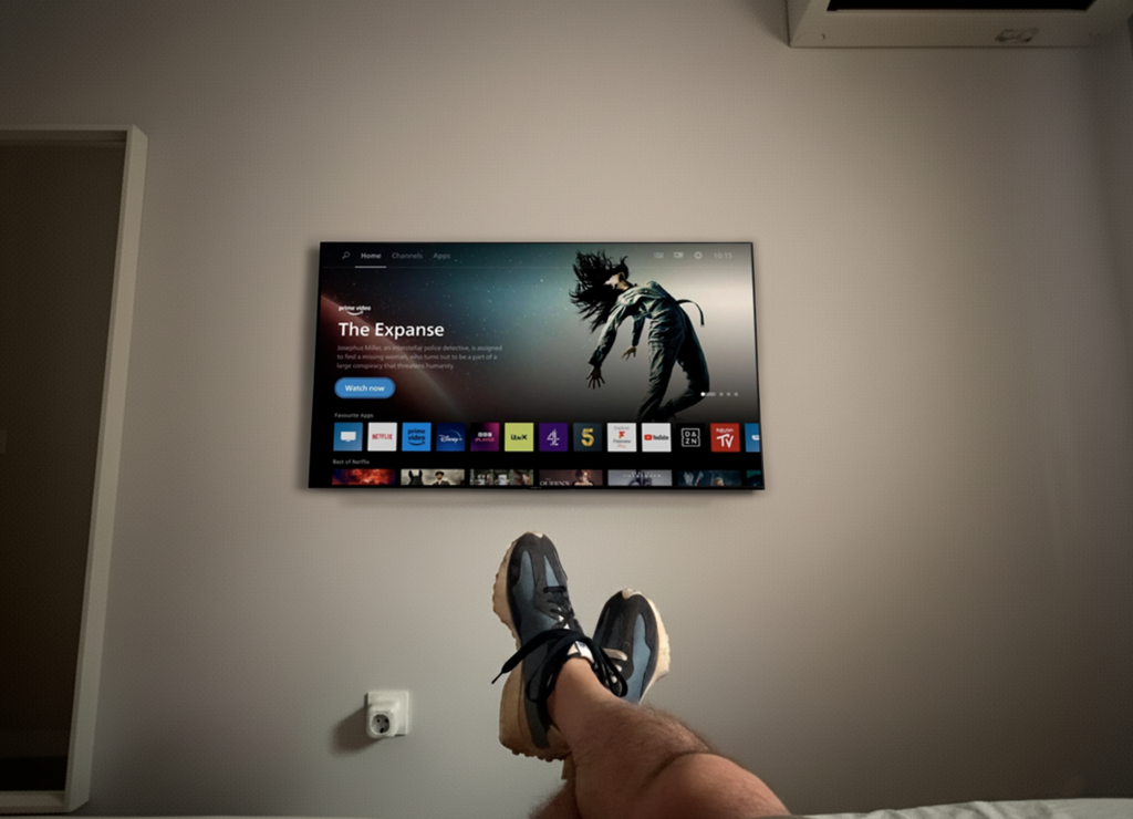 Colgar la tele en el dormitorio tiene truco: esta es la altura correcta ...