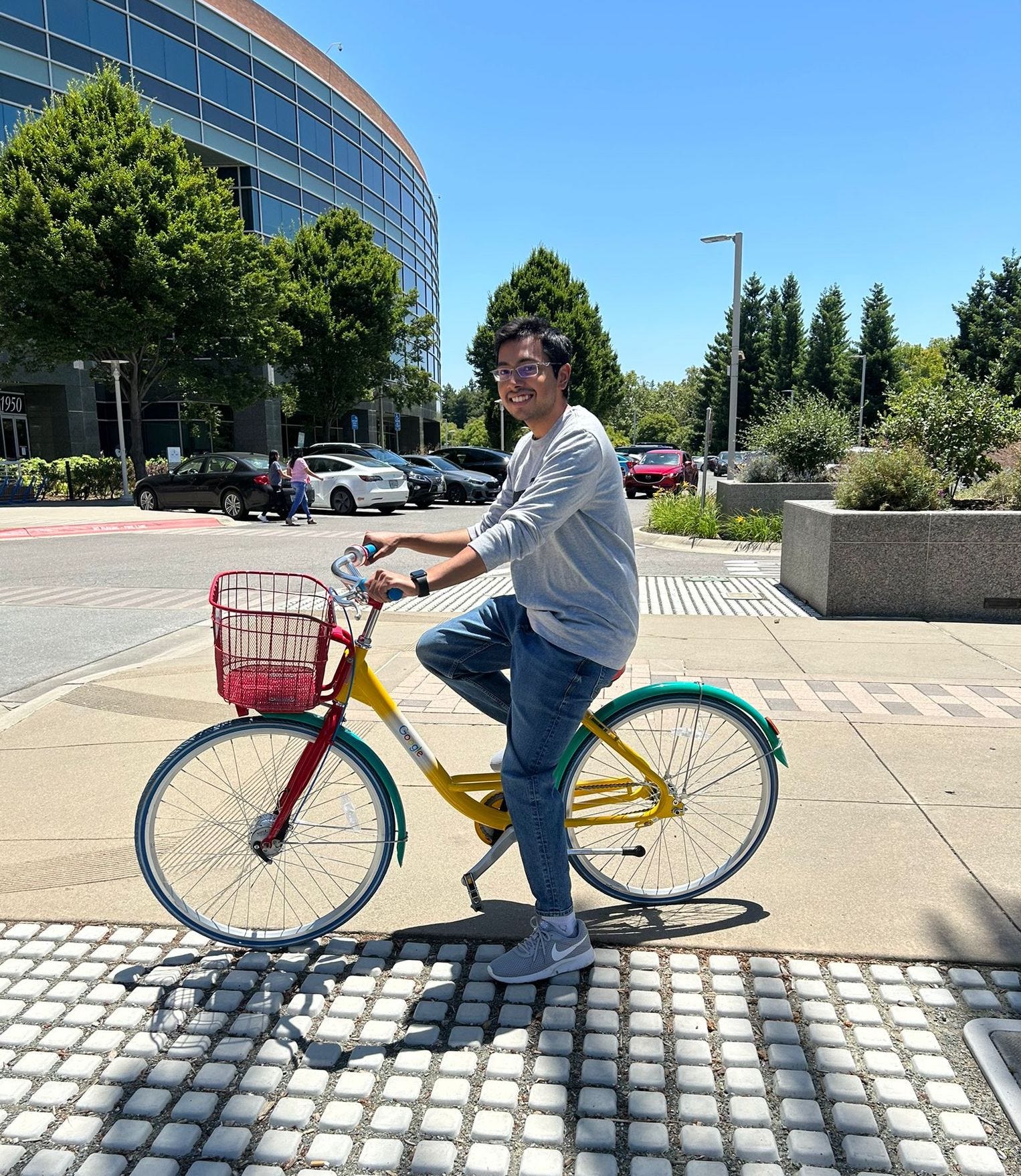 A software engineer compares working at Twitch vs. Google: Here's how ...