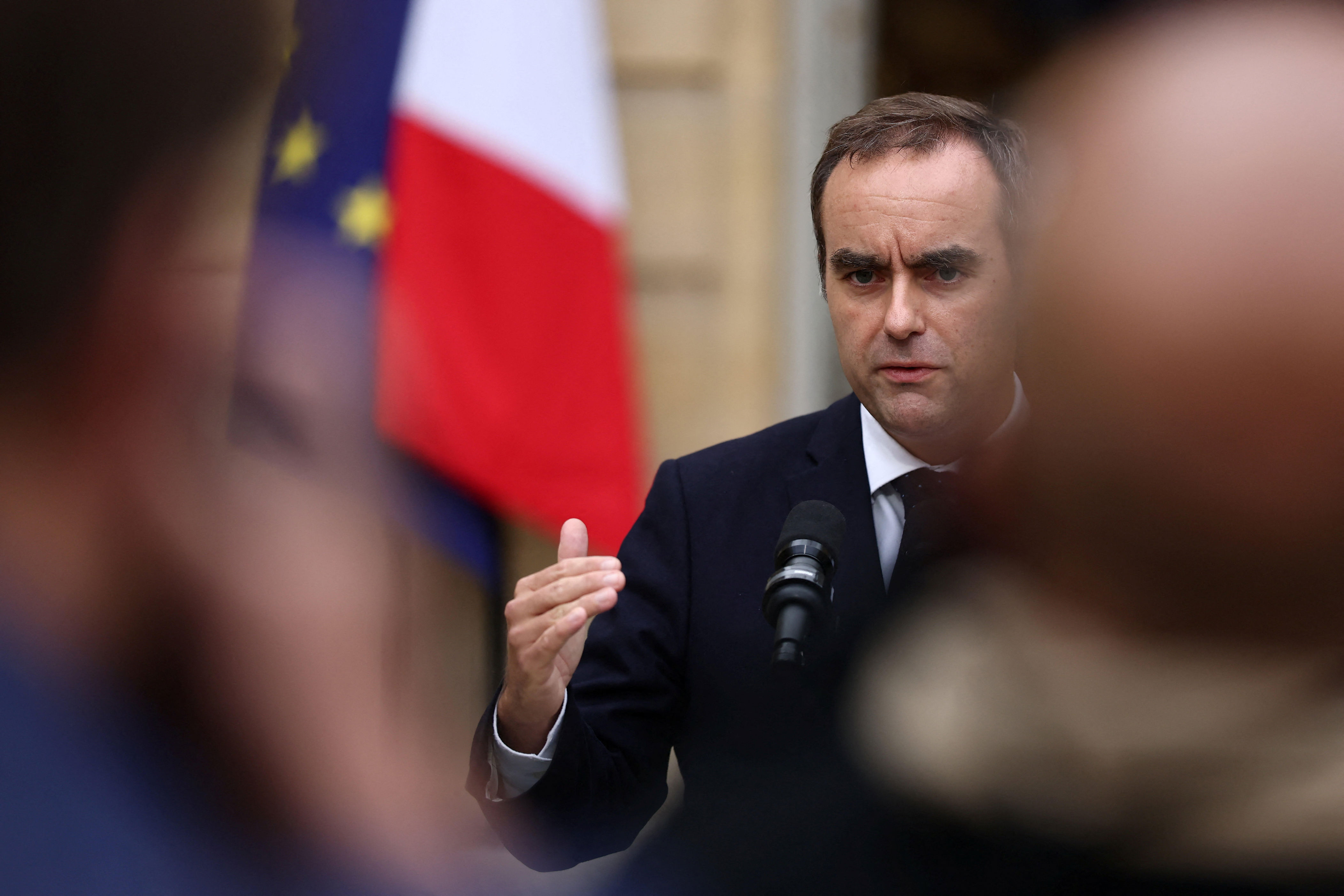 French prime minister resigns, prompting far-right to demand new election