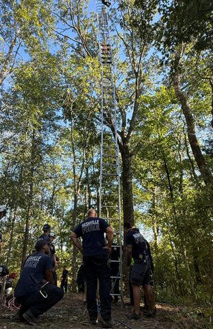 35-Year-Old Nashville Skydiving Instructor Dies After 'Tragically ...