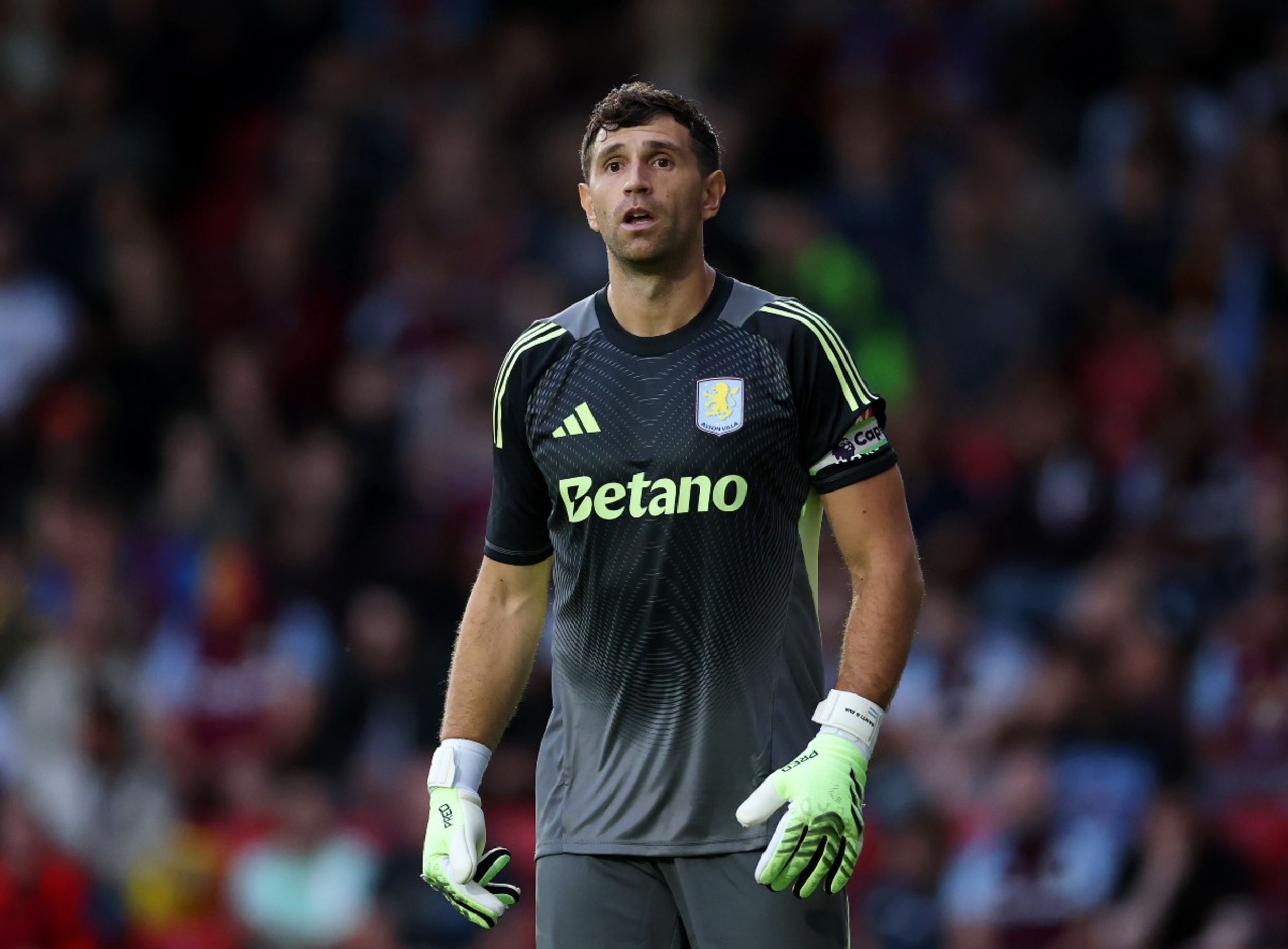 Aston Villa star pushing for move to Premier League rivals