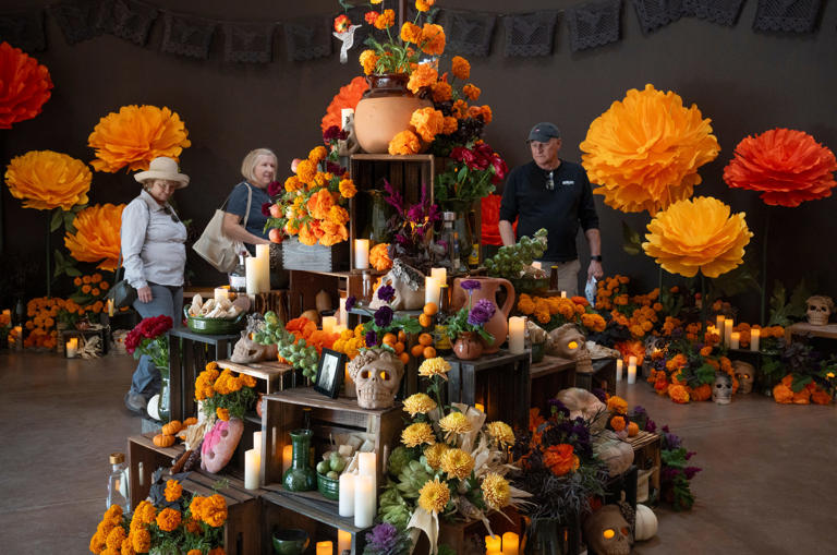 How to make a Dia de los Muertos ofrenda. Here's what goes on one