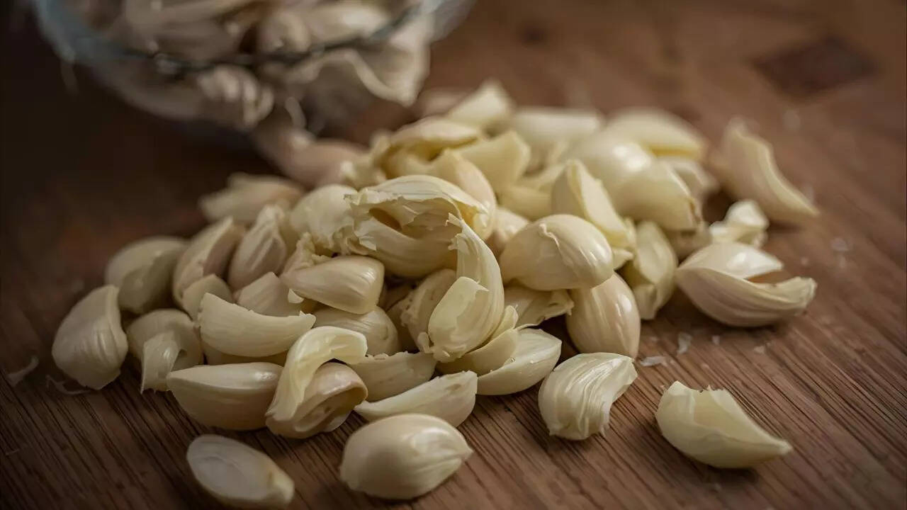 Peel garlic in seconds with these game-changing kitchen hacks
