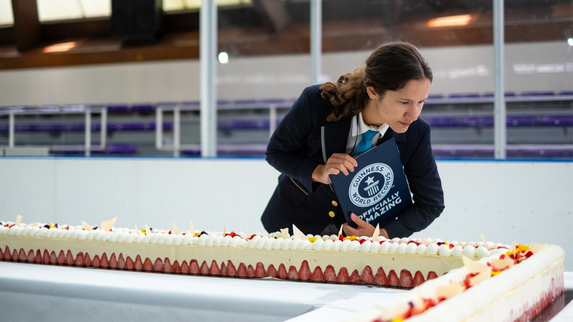 The longest strawberry cake created by pastry chef in France