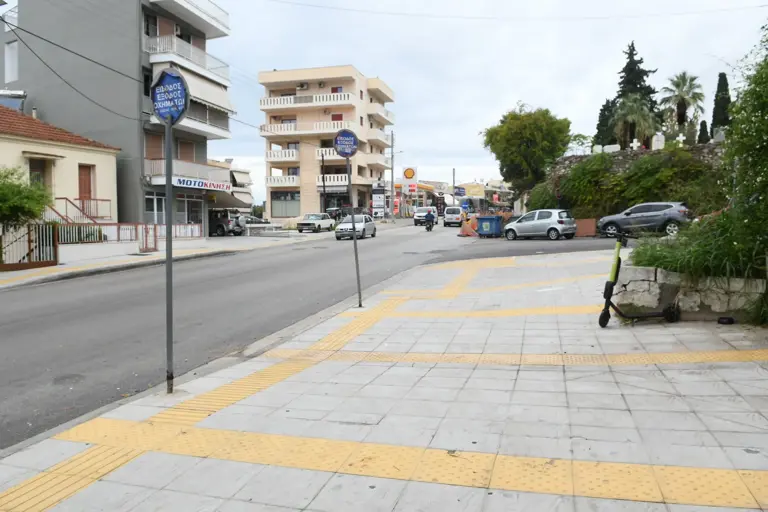 Σε εξέλιξη τα έργα του Δήμου Πατρέων στην Πανεπιστημίου: Νέα πεζοδρόμια ...