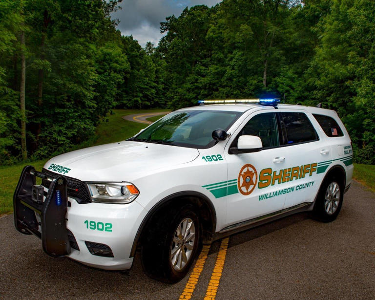 Williamson County road closed after crash downs power lines