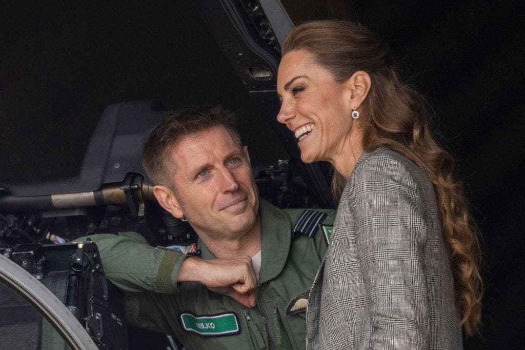 Princess Kate's body language with air force pilot goes viral