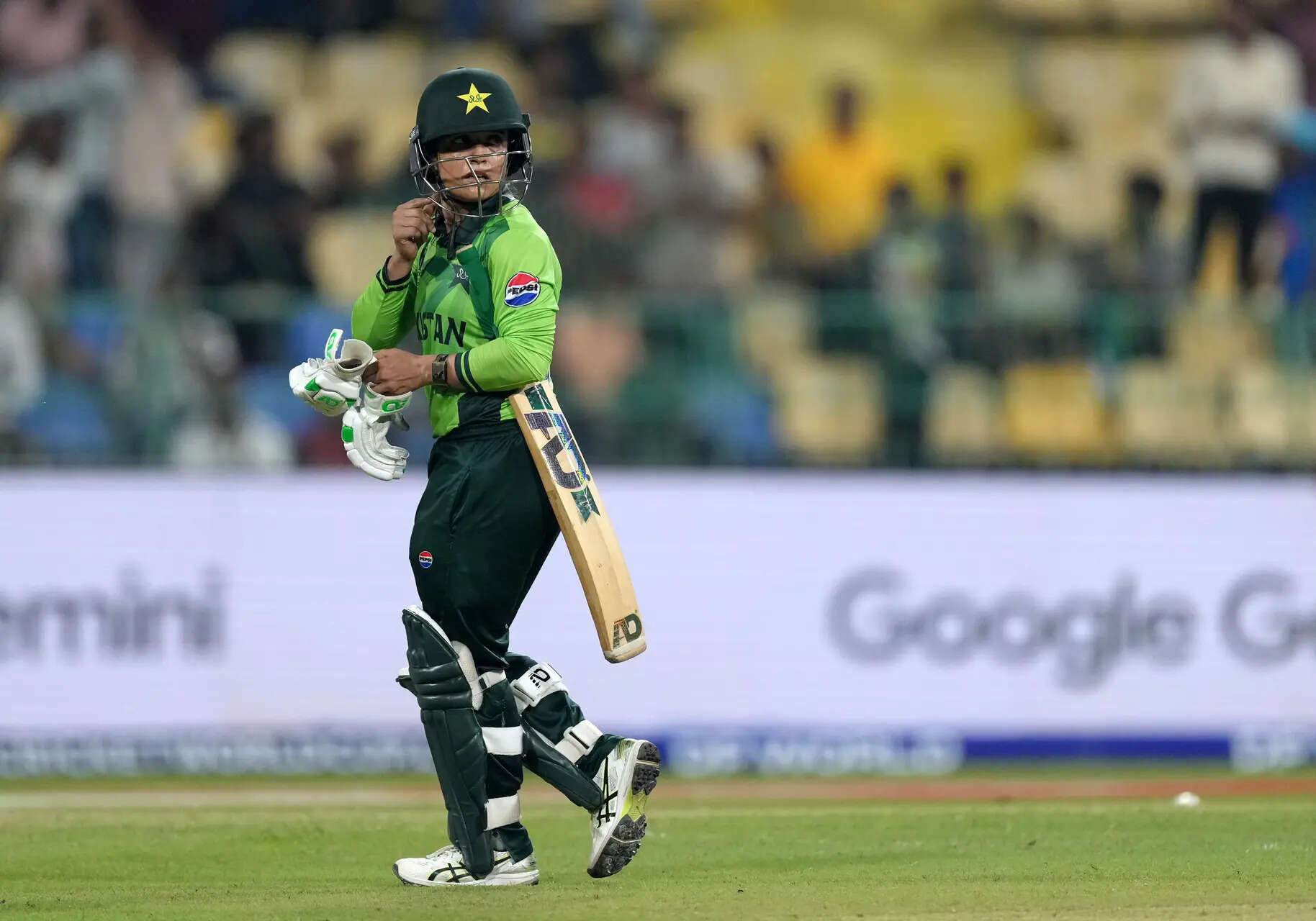 Explosive outburst! Pakistan batter reprimanded after bat-smashing rant ...