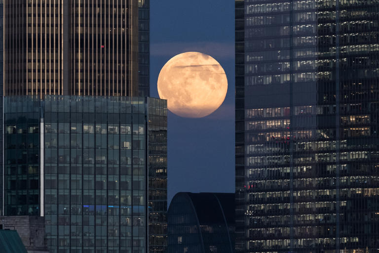 October Harvest Moon: How to see the first supermoon of 2025