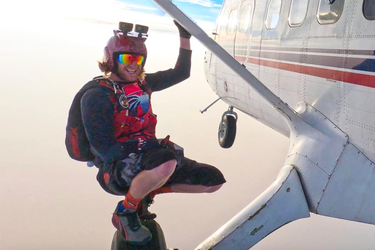 Skydiving instructor dies falling without parachute after becoming ...
