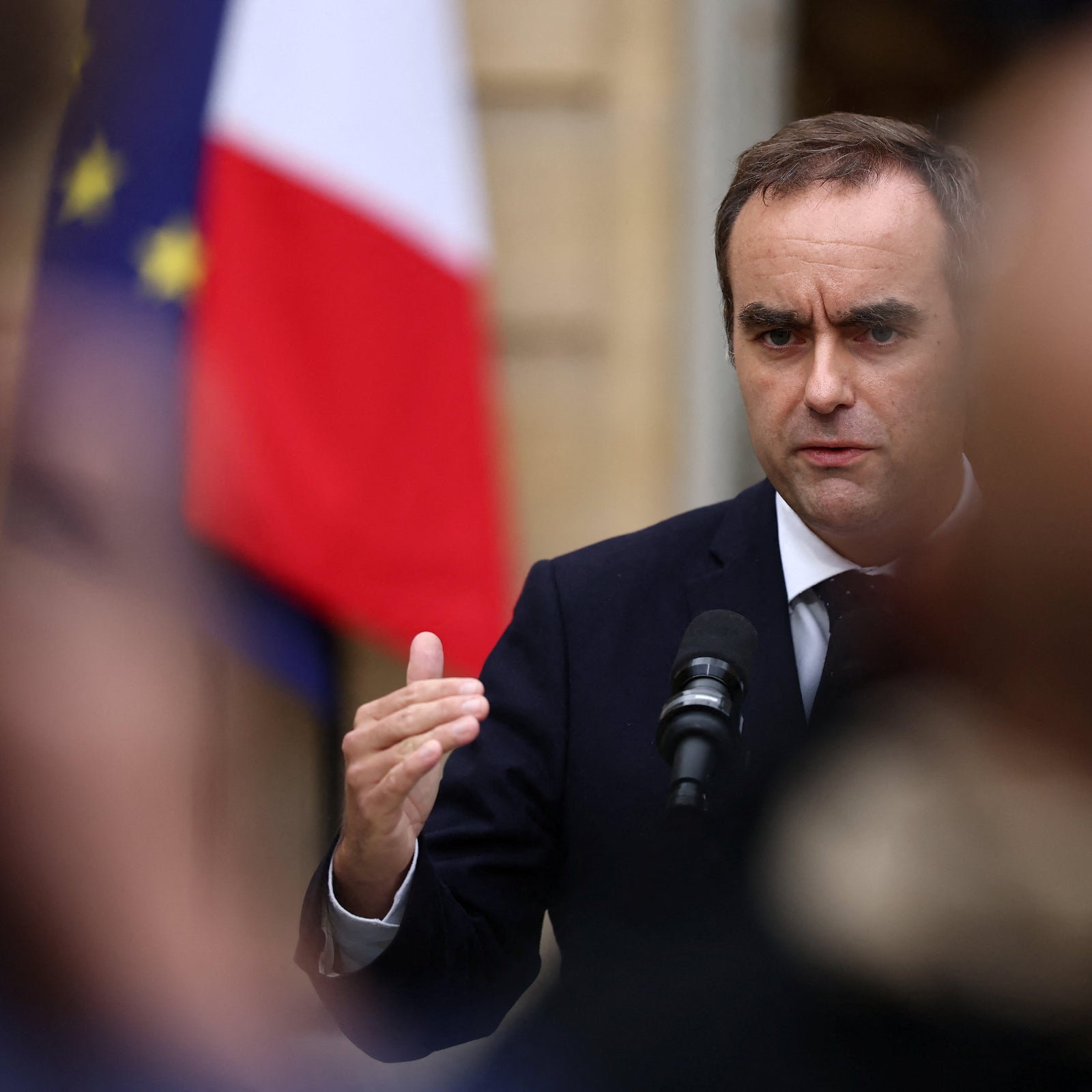 French prime minister resigns, prompting far-right to demand new election