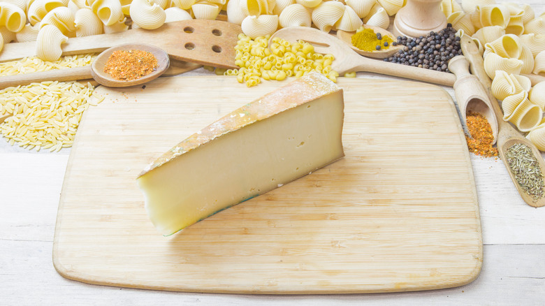 14 Underrated Cheeses You Should Mix Into Your Classic Mac And Cheese