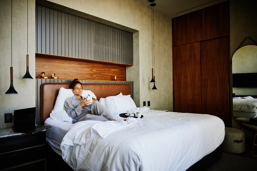 7 red flags when checking into a hotel, according to experts