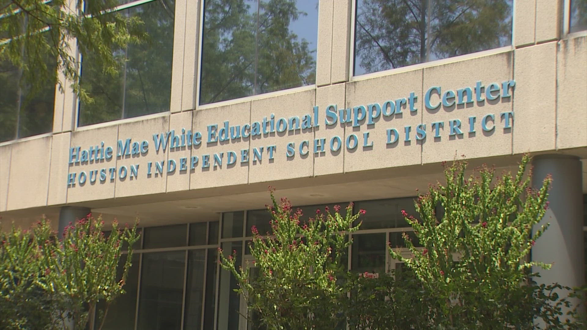 Chron: HISD wants to phase out direct contact with local news media