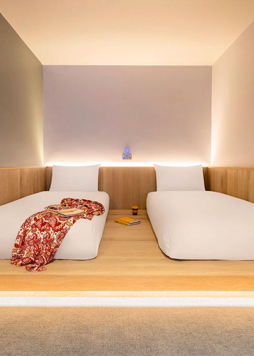 A stay in the world's biggest capsule hotel in London for €35 a night