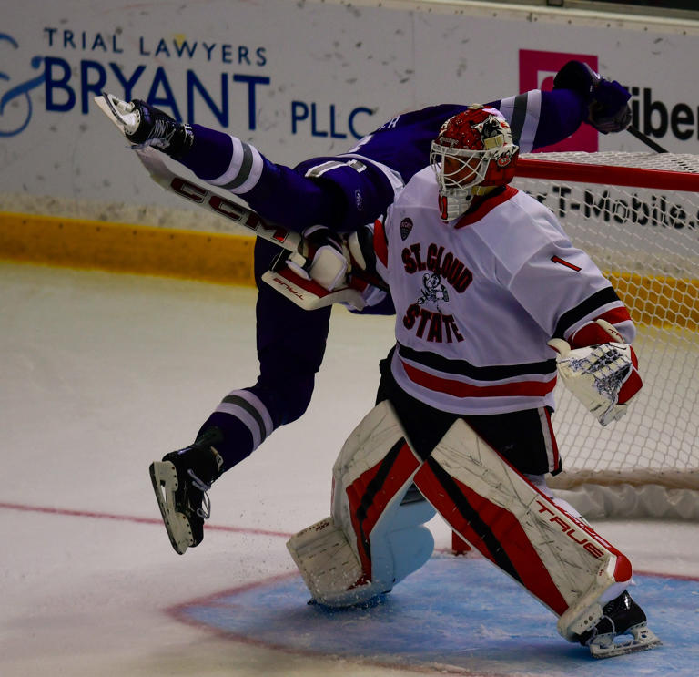 SCSU hockey rally falls short in season-opening loss to St. Thomas