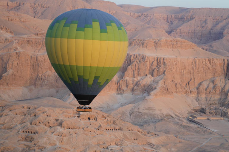 Photos from Egypt show hot air balloon flights over the ancient sites ...