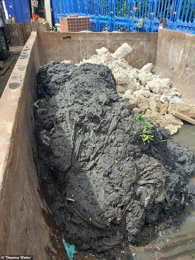 Fatberg the size of EIGHT double decker buses is removed from a sewer ...