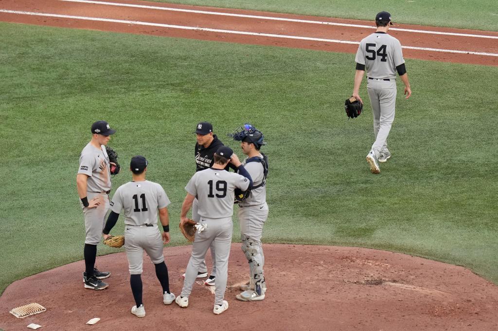 Yankees head home facing elimination after back-to-back beatdowns in ...