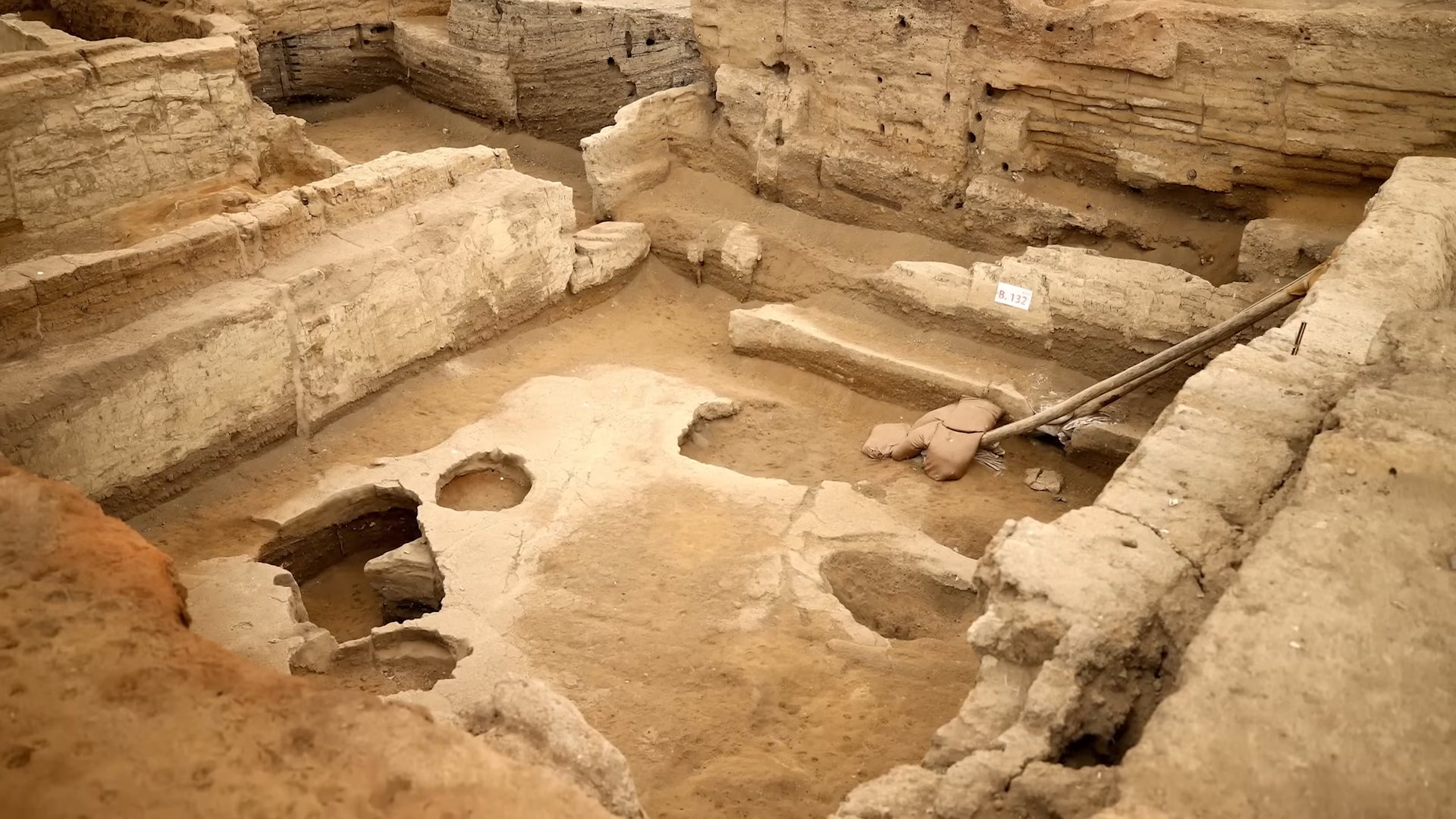 How Stone Age People Built a City Without Streets